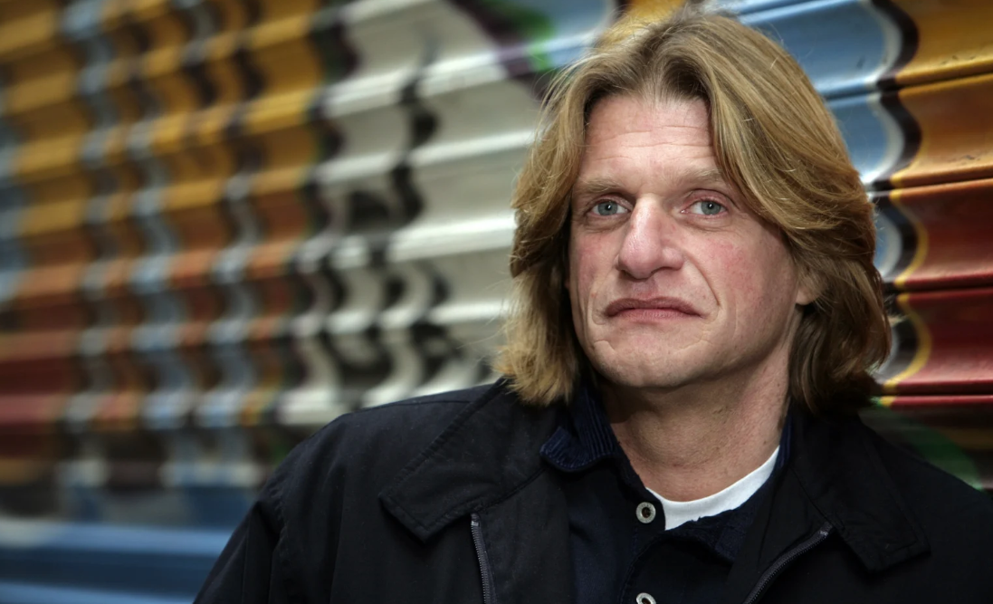 Keith Bakker, bekend van verslavingsprogramma’s, op 64-jarige leeftijd overleden